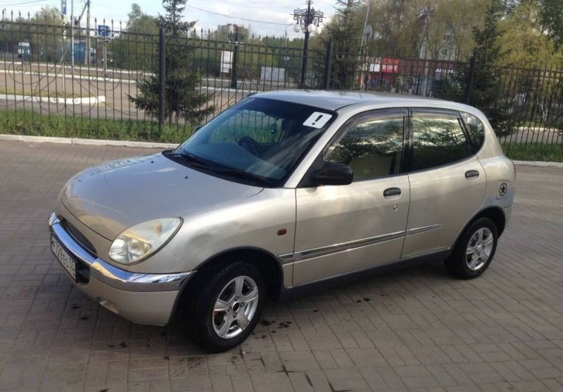 Toyota Duet: великолепные технические характеристики, комплектации ...